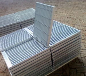 Stainless Steel Grating: Types, Uses & Advantages